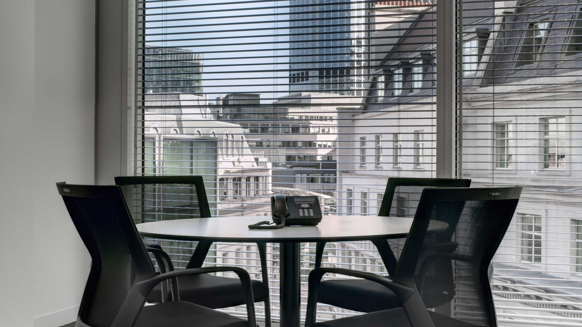 Circular Table - Techo